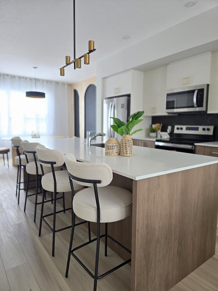 Premium Comfort | Minutes To Calgary And Crossiron - Airdrie