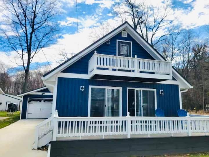 Duck Lake Modern Lakefront Retreat - Carson City, MI