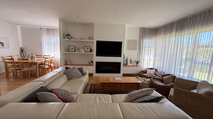 Luxury Coastal Home Sleeps 8 | Park & Beach Nearby - South Australia