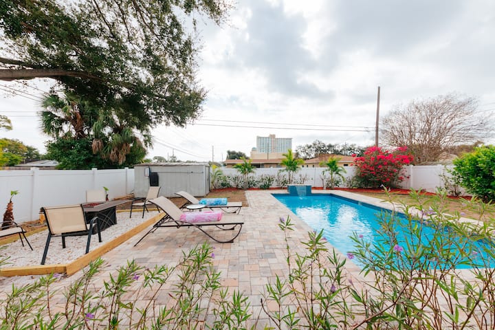 Stylish 3br Home • Heated Pool • Garage • St Pete - St. Petersburg, FL