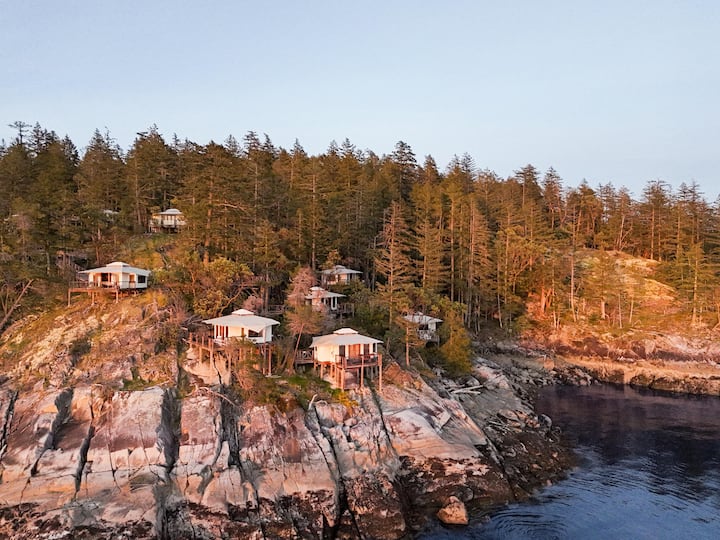 Oceanview Premium Tenthouse - Vancouver Island