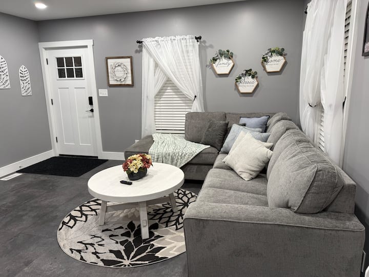 New And Comfy Place To Call Home While Away! - Phoenix, NY