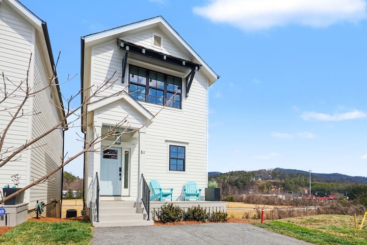 Modern & Stylish 2/2.5 Home Mainstreet Clayton! - Clayton, GA