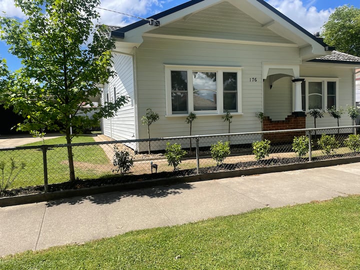 Myrtle & Bloom Cottage - Myrtleford