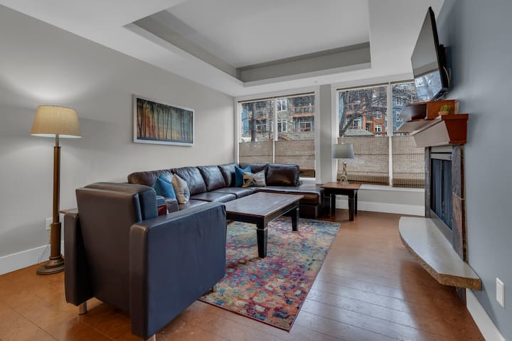 Joy Mountain Retreat | Pool, Hot Tub, Spa |Parking - Canmore