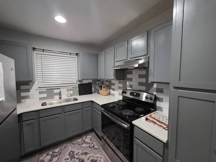 The Magic City Apt | 2br Cozy Birmingham Stay Now! - Birmingham, AL