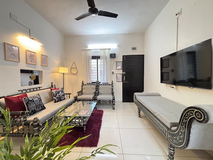 Canvas Abode · Boutique 2bhk In Alkapuri - 巴羅達