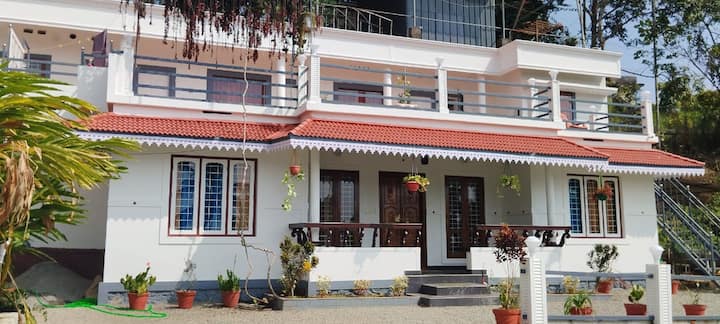 Cloudy Dale Home - Munnar