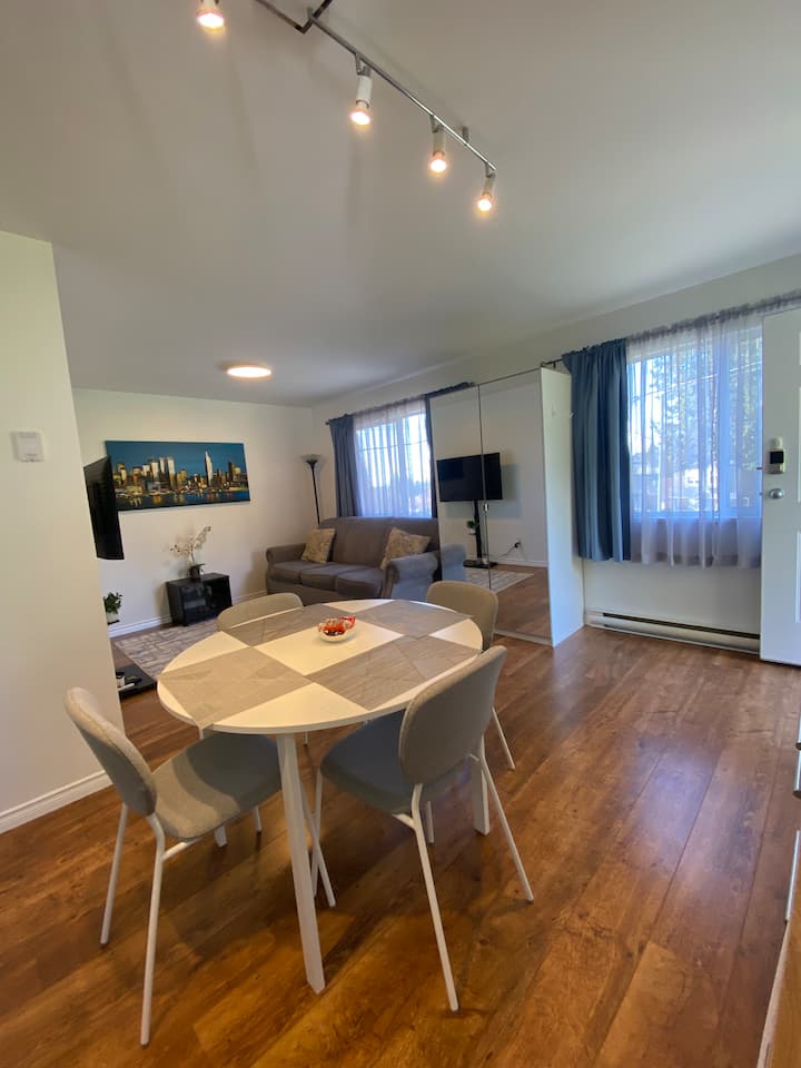 Bright&comfortable Upper Floor|convenient Location - Grouse Mountain