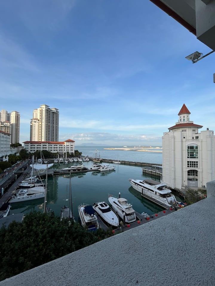 Waking Up To Sea Views And Yachts - Tanjung Bungah