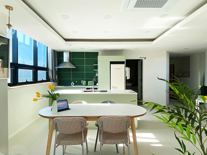 서울근교ㅣ커플ㅣ욕조 힐링 스테이ㅣ햇살가득 모던감성ㅣ비즈니스 코지룸ㅣ - 안성시