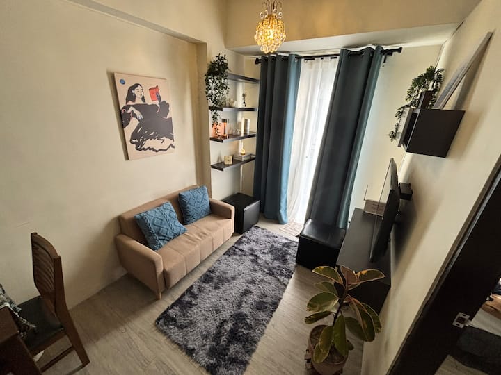 Cozy Place 306 | 1br Balcony, Netflix, Pool Access - Muntinlupa