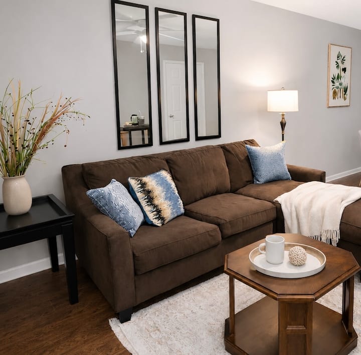 Near Nas Jax, Workspace And Parking Included - Jacksonville