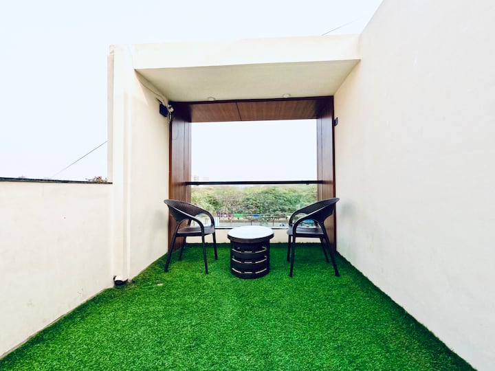 Luxury 5bhk Entire Building With Penthouse - Indore