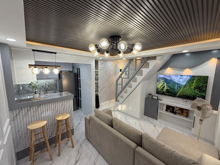 Chic & Cozy 2-story Contemporary Townhome - Naic