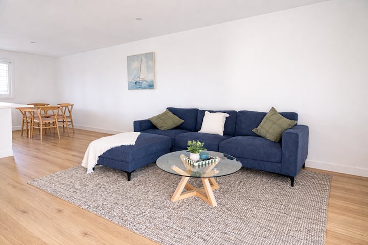 'Bentwood Escape' 
Modern Unit In Heart Of Yamba - Yamba