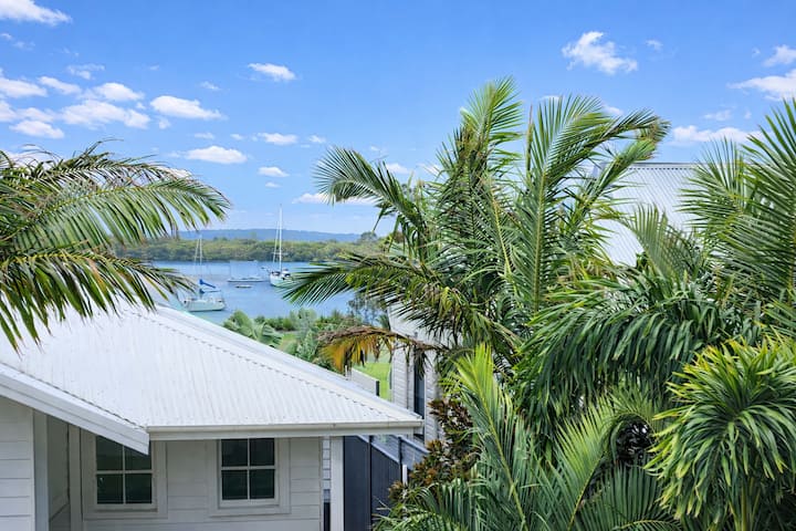 'Bentwood Escape' 
Modern Unit In Heart Of Yamba - Yamba