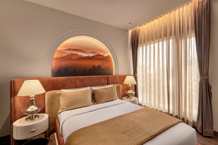 Albergo Classic Room With Private Balcony - Varanasi