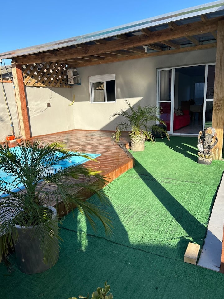 Casa Na Praia De Tramandaí Com Piscina. - Tramandaí