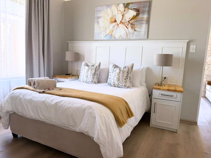 Joetsie Lodge - Zircon 4 - Lutzville