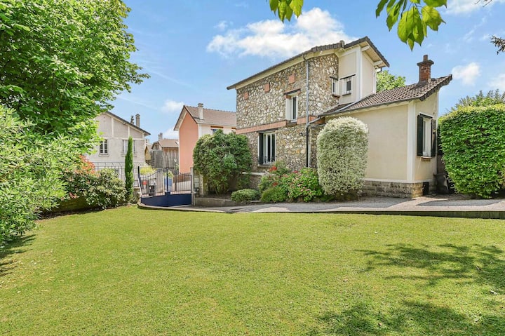 *La Petite Maison* Paris, Versailles, La Défense - Chaville