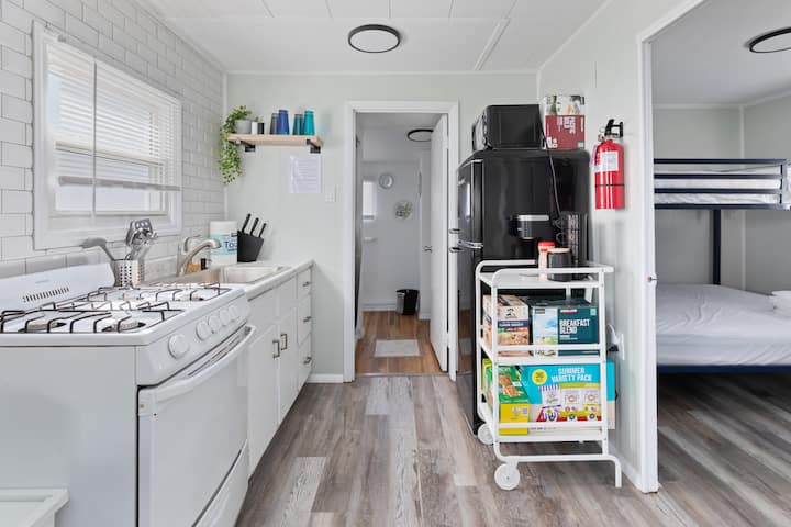 4br Beach Retreat | Pets Ok | Balcony | 10 Guests - Wildwood, NJ