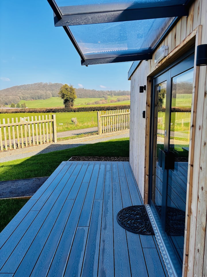 Trewern Castle View Cabin - Hay-on-Wye