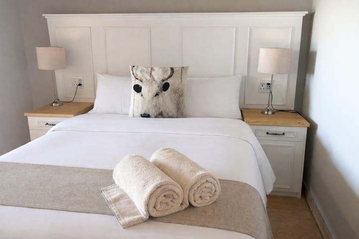 Titanium 1 - Joetsie Lodge - Lutzville