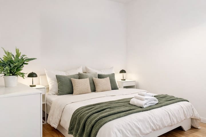 Real Living By Refa - New Town - Praga