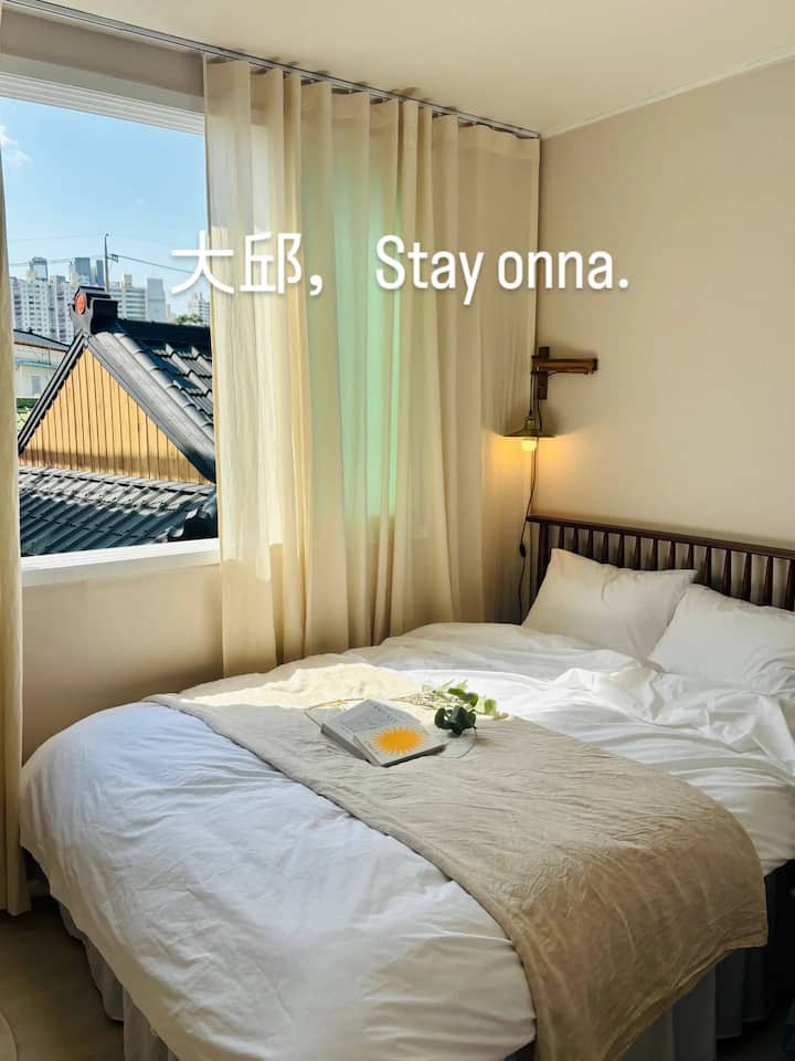 (특가)➊가이드호스트➋짐보관➌반월당역(1,2,3호선)➍근대골목·서문시장➎구스퀸3 빨간벽돌집 - Daegu