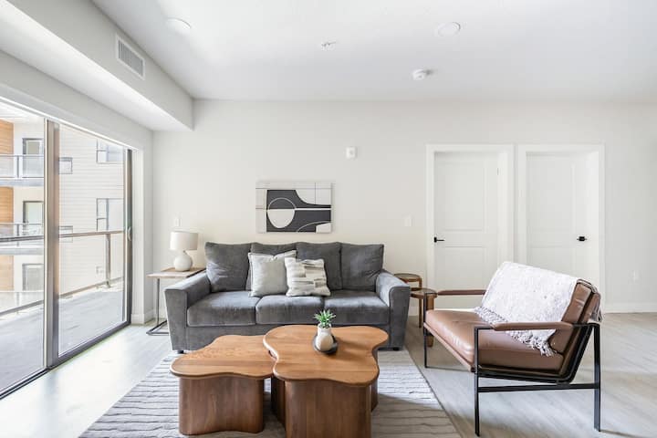 Landing | Spectacular 2bd, Courtyard - Salt Lake City Airport (SLC)