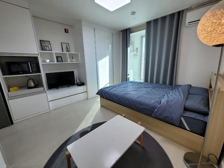 [신규오픈]깨끗하고아늑한힐링숙소/천안역차량2분/대중교통편리/인근 맛집 도보가능/포차거리 - 목천읍