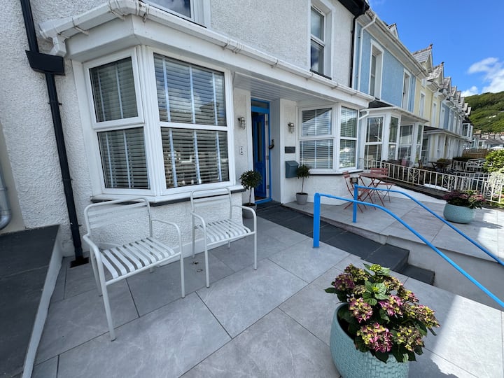 Cosy Seaside Stay With Lovely Views. - Porthmadog