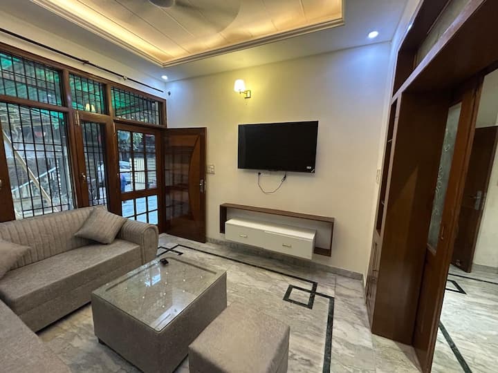 •Serene Stay 22•2bhk• Family Friendly - Sahibzada Ajit Singh Nagar