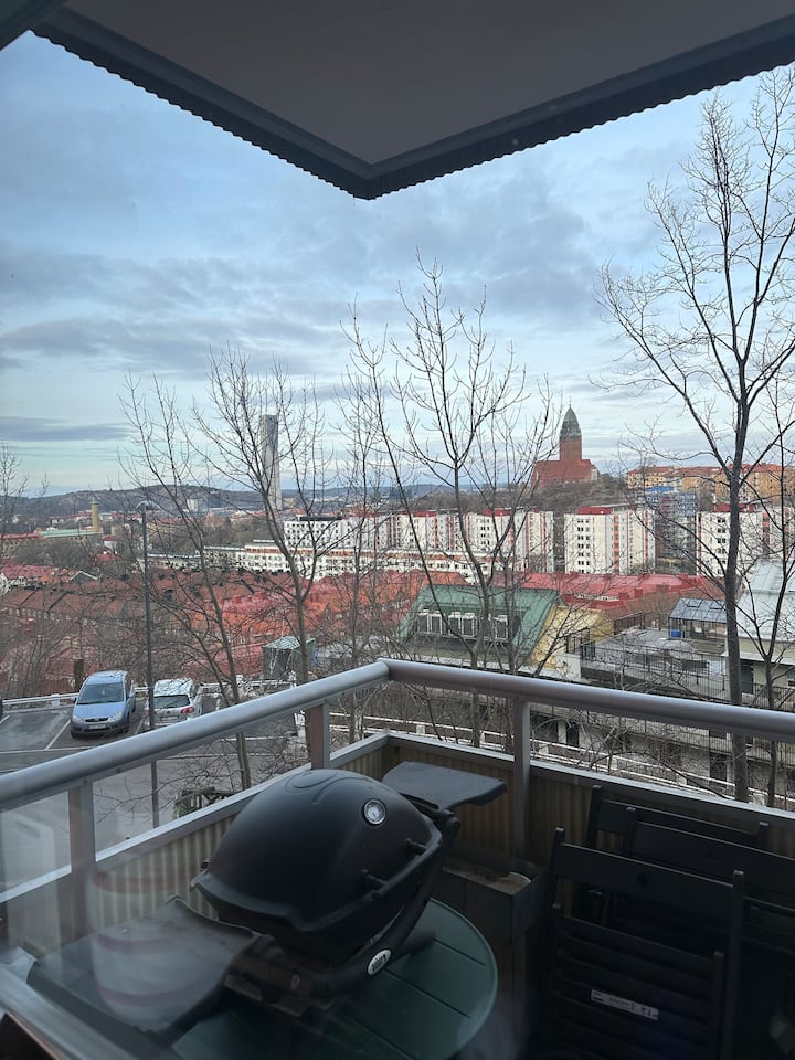 Ljus Trea Med Utsikt öVer Staden - Gothenburg