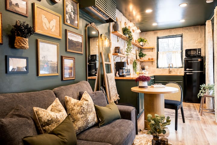 Fireside Fox | Hot Tub | Sauna | Movie Theater - Ohio