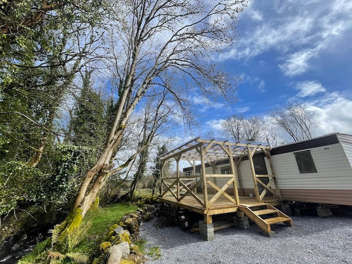Cosy Retro Streamside Retreat Near Lough Derg - Ireland