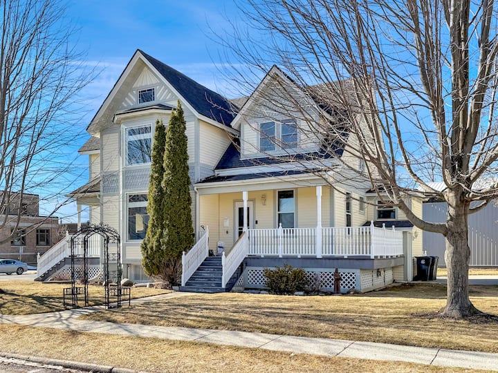 Vibrant Victorian - Elkhart Lake, WI