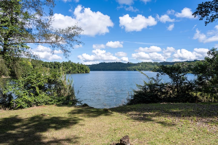 Casa Lago- Peaceful Lakefront Retreat - Lares