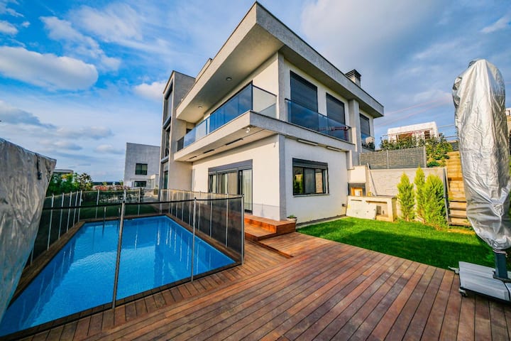 Tepeören’de Müstakil Bahçeli Ve öZel Havuzlu Mülk - İçmeler