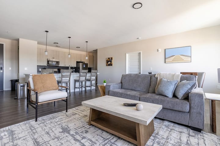 Landing | Beautiful 2bd, Gym, Pool - インディアナ州