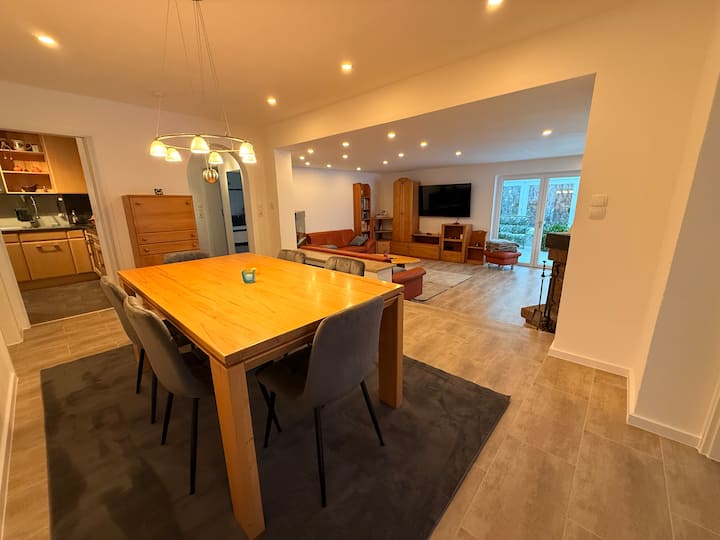 Große Ferienwohnung Für 6 Mit Pool & Garten - Coburg