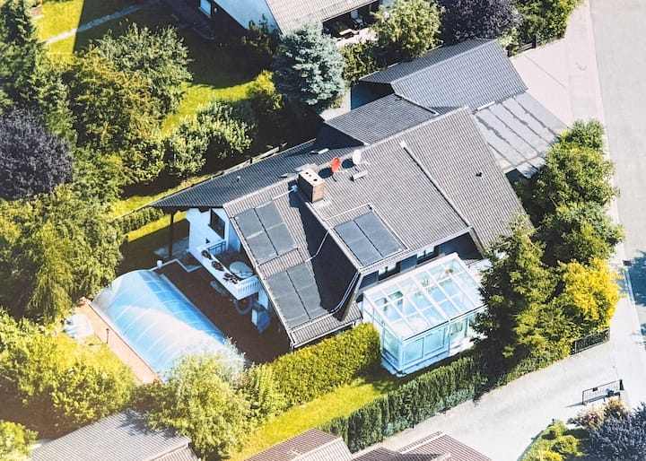 Große Ferienwohnung Für 6 Mit Pool & Garten - コーブルク