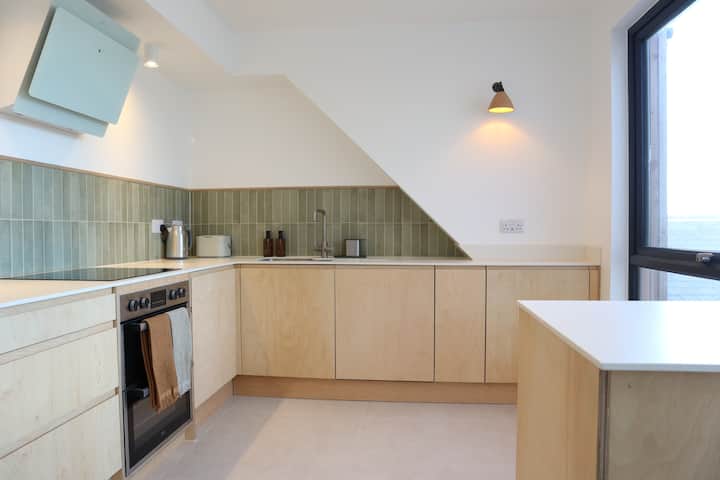 Elegant Beach Retreat | Sea Views, Central Newquay - Newquay