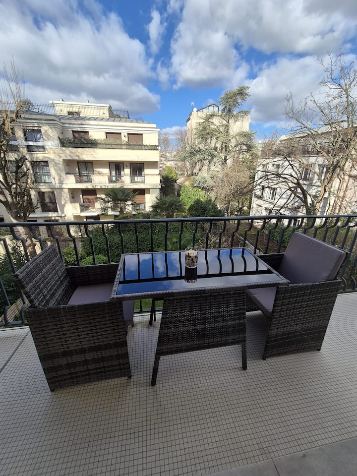 Appartement Refait à Neuf Avec Balcon- Neuilly - Neuilly-sur-Seine