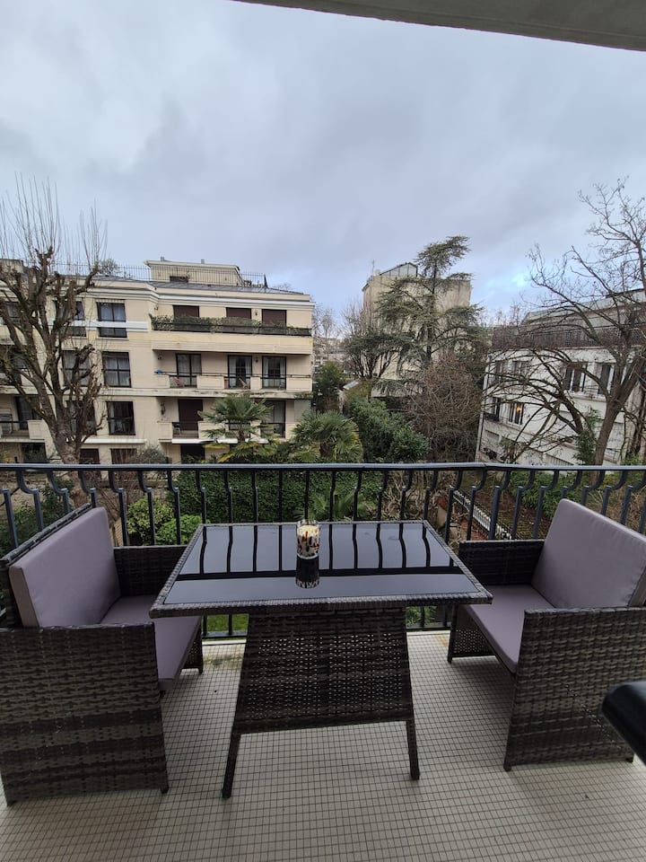 Appartement Refait à Neuf Avec Balcon- Neuilly - Neuilly-sur-Seine