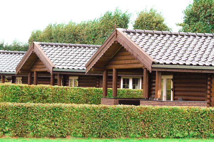Unieke Vakantiewoningen In Een Wijngaard. - Hoorn