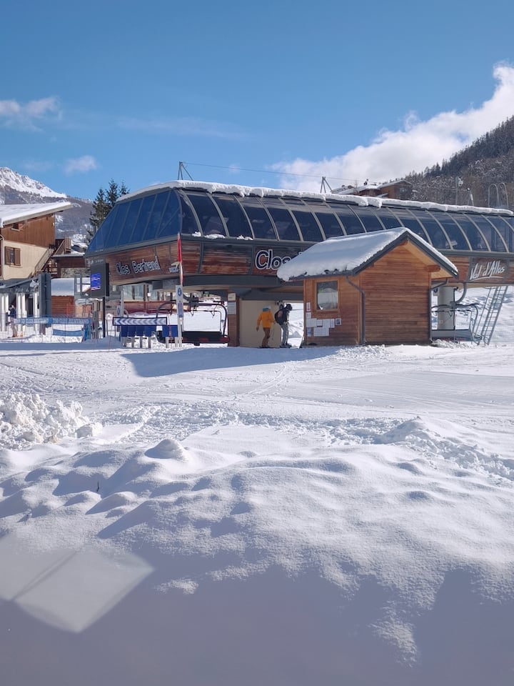 Superbe Et Rare Au Pied Du Télésiège Clos Bertrand - Allos