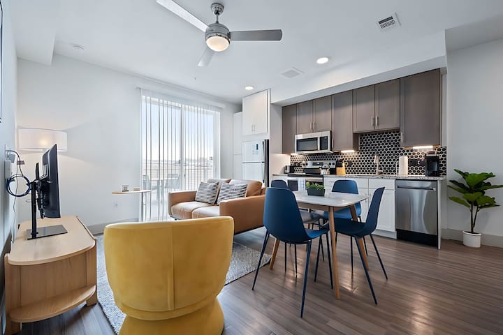Two Bedroom Balcony + Laundry - Austin, TX