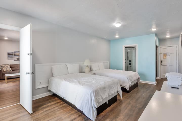 Ocean View 1br | Pool | Balcony | Beach - New Smyrna Beach, FL